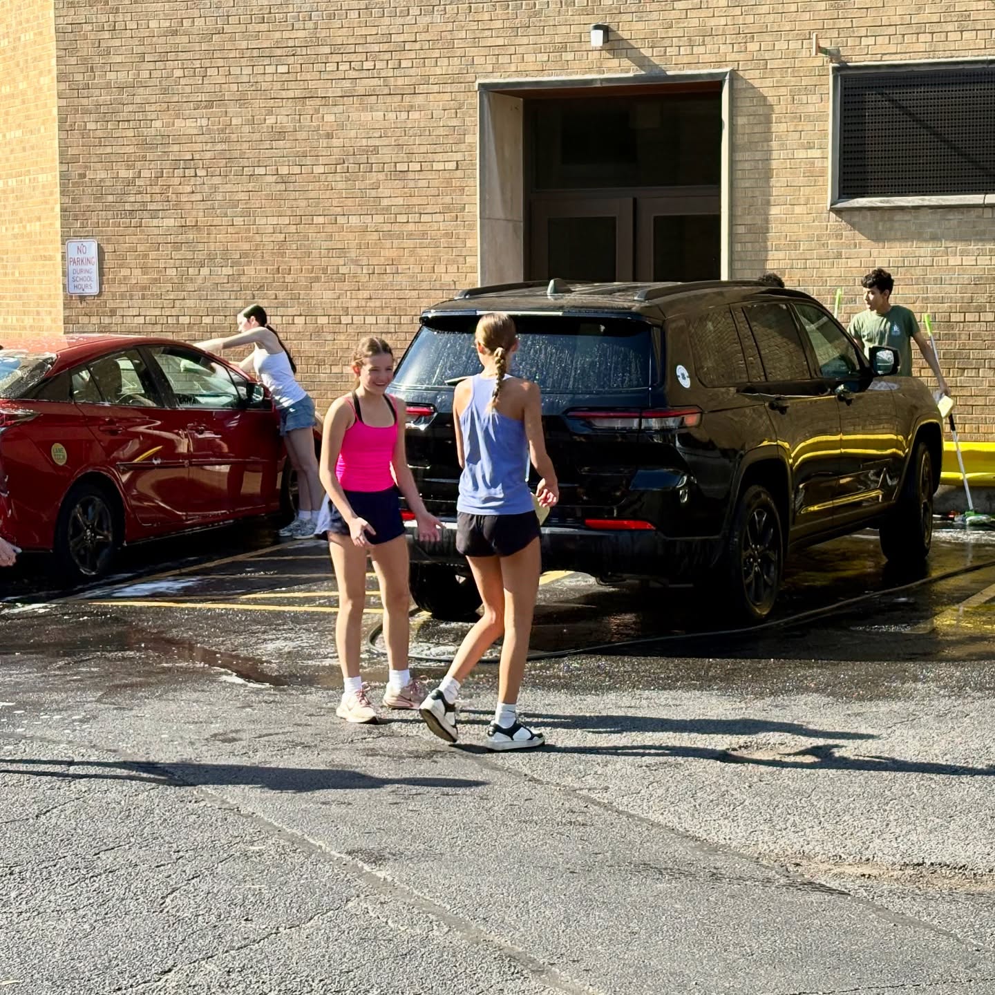 2025 8th Grade Car Wash Photos – St. Elizabeth of The Trinity