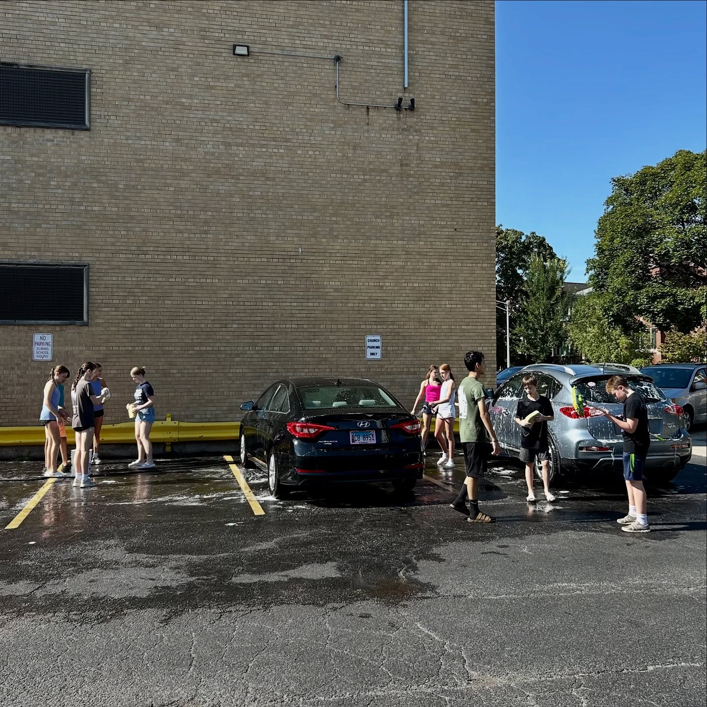 2025 8th Grade Car Wash Photos – St. Elizabeth of The Trinity