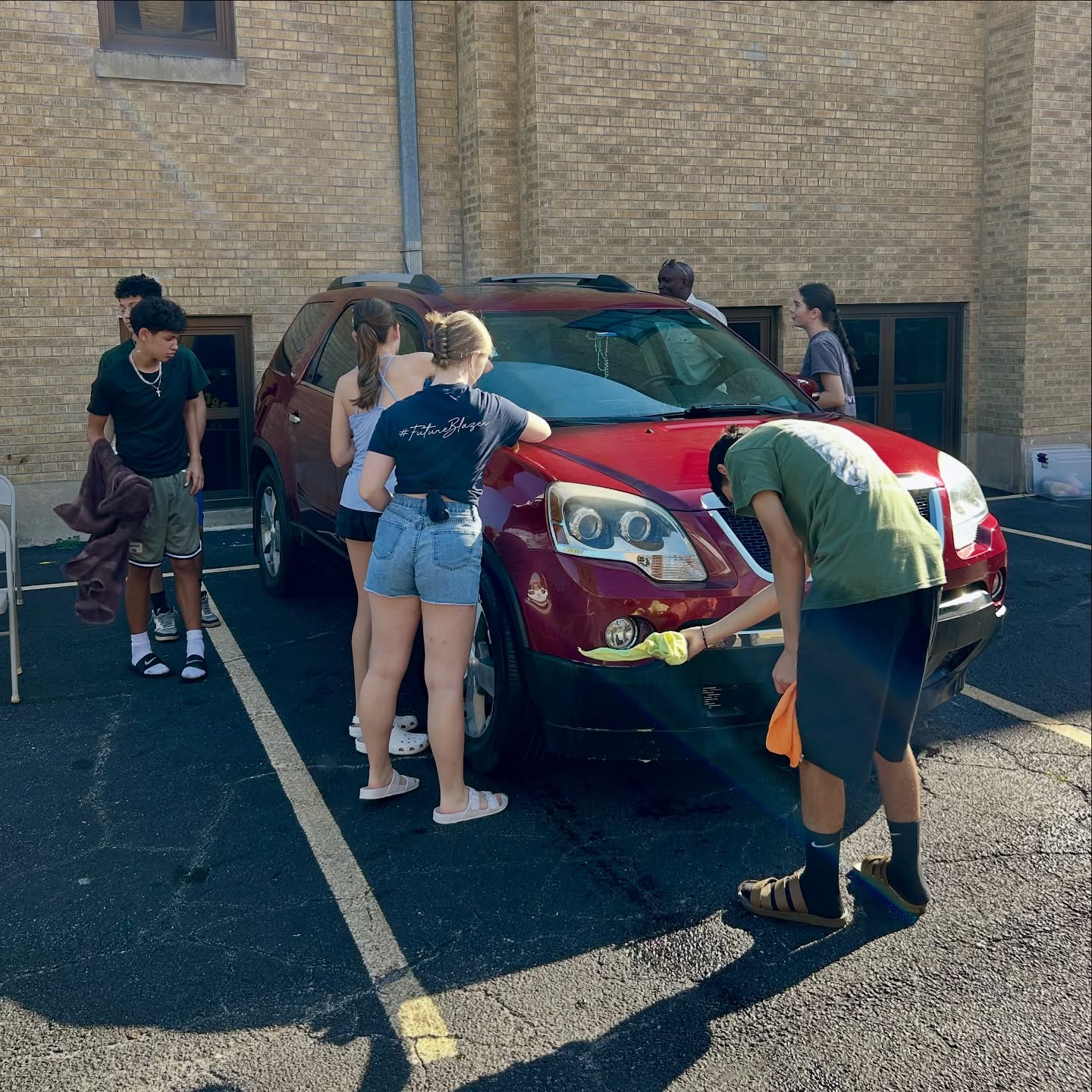2025 8th Grade Car Wash Photos – St. Elizabeth of The Trinity