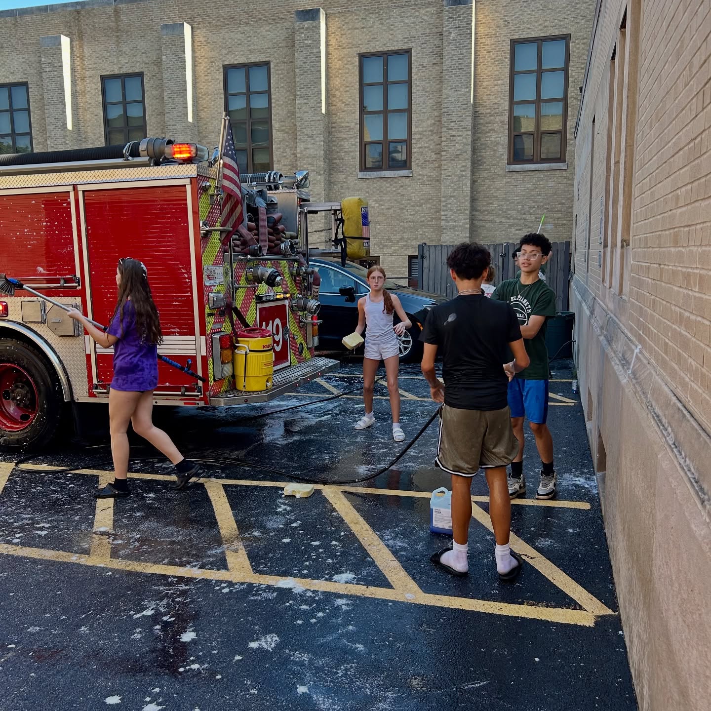 2025 8th Grade Car Wash Photos – St. Elizabeth of The Trinity